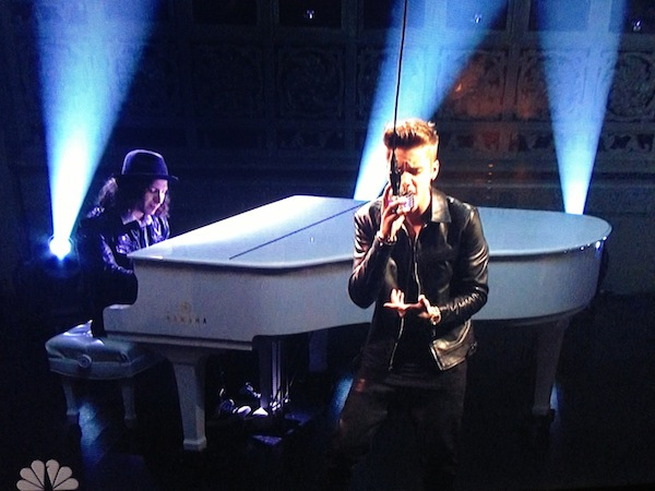 Justin Bieber Sings ‘Nothing Like Us’ On ‘SNL’ — Song For Selena Gomez ...
