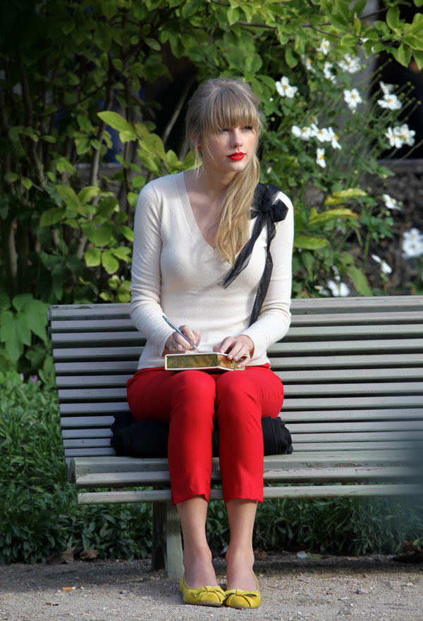 Taylor Swift: Valentine’s Day 2013 ALONE?? — Scared To Be Single ...