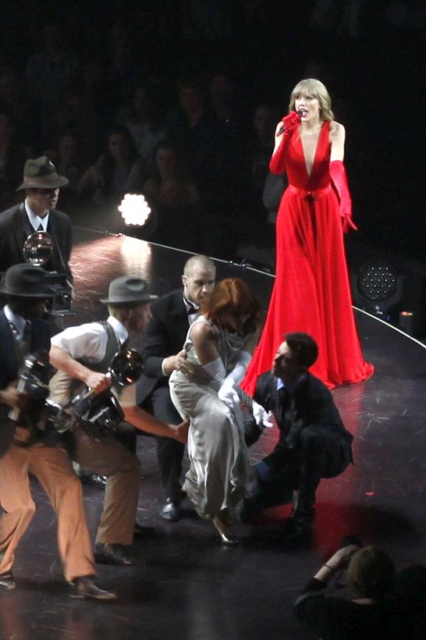 See Taylor Swift’s Red Costumes – Hollywood Life