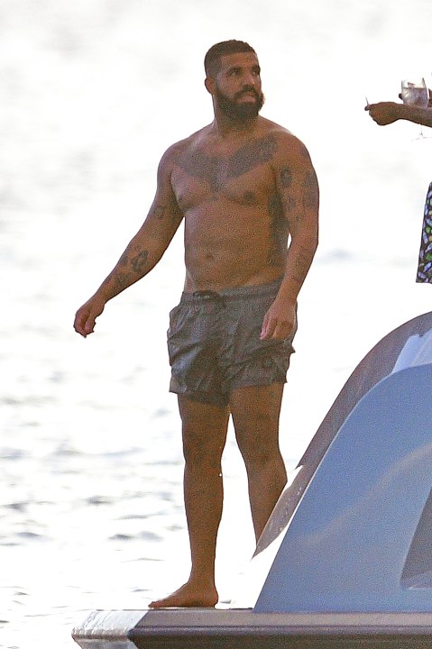 Drake: Pics of the Rapper – Hollywood Life