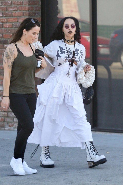 FKA Twigs: Pics Of London-Based Singer-Songwriter – Hollywood Life