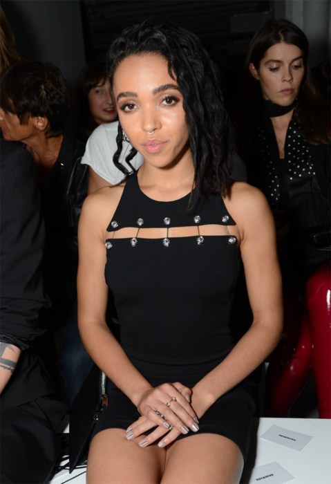 FKA Twigs: Pics Of London-Based Singer-Songwriter – Hollywood Life