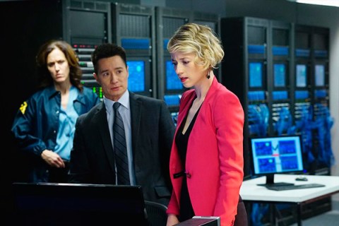 [PICS] ‘Revenge’ Season 4 – Hollywood Life