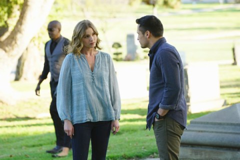 [PICS] ‘Revenge’ Season 4 – Hollywood Life