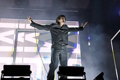 Matty Healy: Photos Of The 1975 Frontman – Hollywood Life