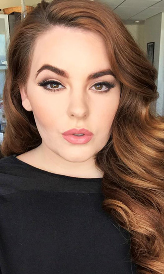 Tess Munster – Hollywood Life
