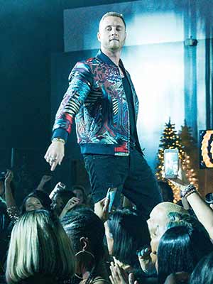 Chester Hanks: Pics – Hollywood Life