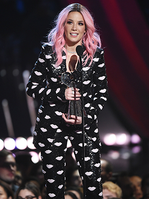 Celebrities With Pink Hair Makeovers: Iggy Azalea & More – Hollywood Life