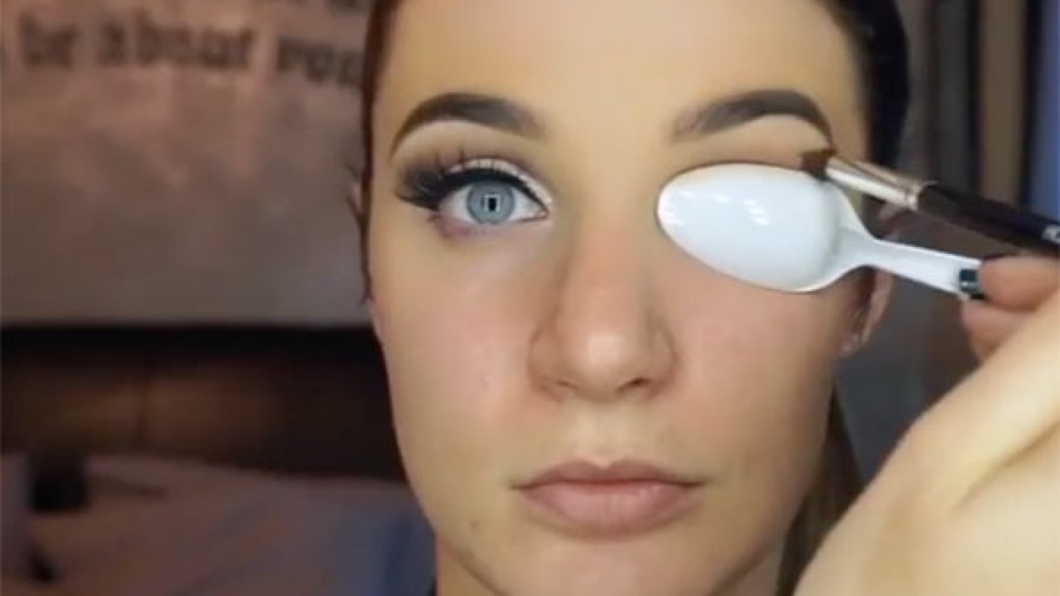 Spoon Eye Makeup Trick — See Why A Celeb Makeup Artist Think It’s A Bad ...