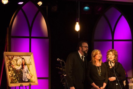 [PICS] Joey Feek’s Funeral: See Heartbreaking Photos Of Her Tennessee ...