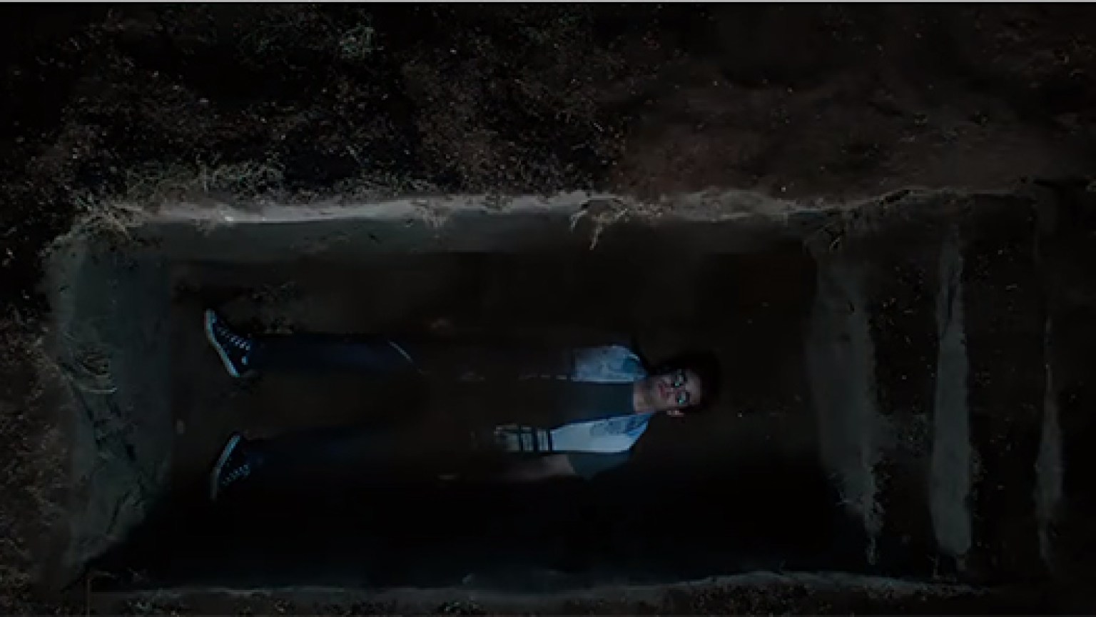 ‘Shadowhunters’: Simon Dies After Vampire Attack — Can Clary Save Him ...
