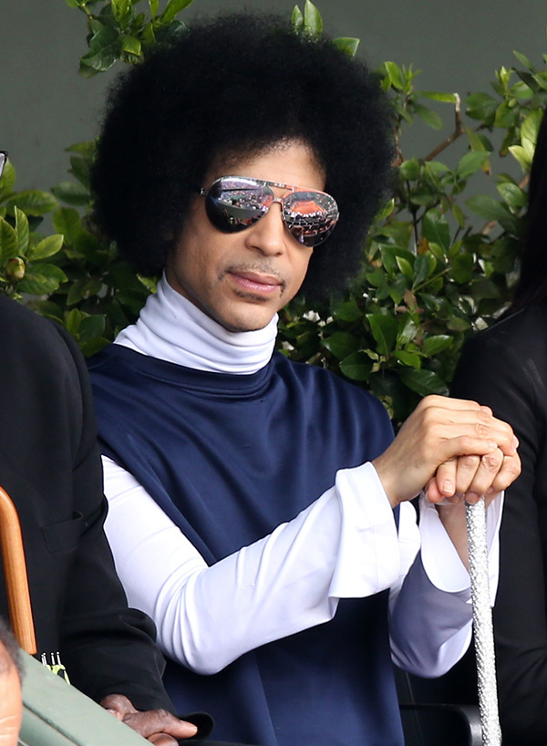[PIC] Princes Ashes Carried Out After Cremation: Family Brings Remains ...