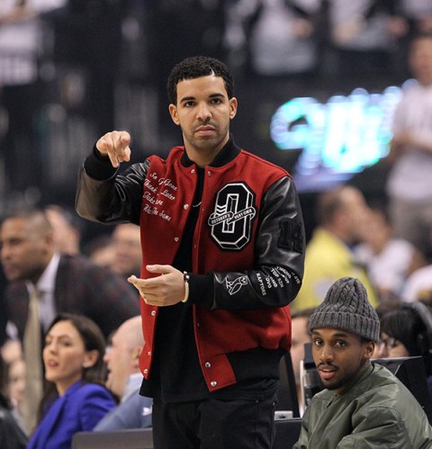 [PHOTOS] Drake Cheering On Toronto Raptors — See Pics – Hollywood Life