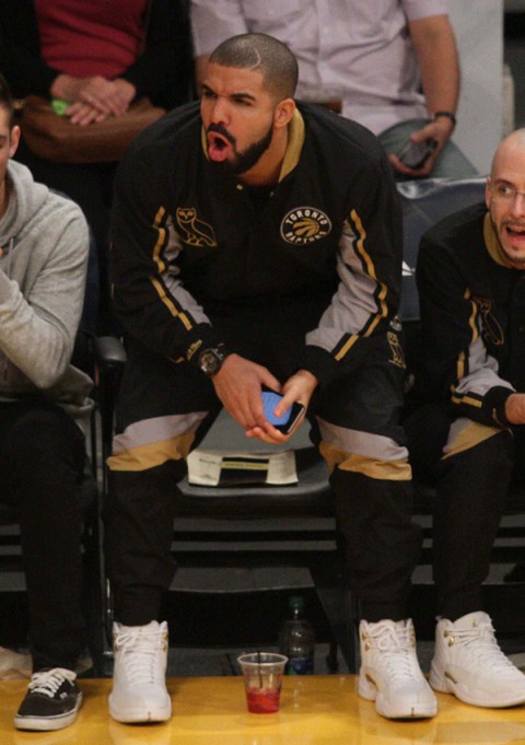 [PHOTOS] Drake Cheering On Toronto Raptors — See Pics – Hollywood Life