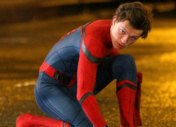 [PICS] Tom Holland On ‘Spider-Man: Homecoming’ Set: New Photos Of Him ...
