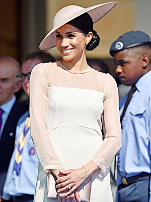 Meghan Markle: Photos Of The Duchess & Actress – Hollywood Life