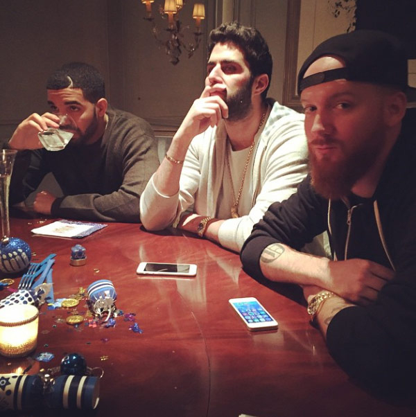 Drake & More Stars Celebrate Hanukah — See The Epic Pics – Hollywood Life