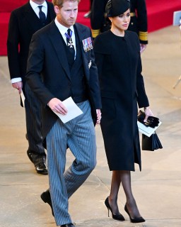 Prince Harry Cries At Queen Elizabeth’s Service: Photos – Hollywood Life
