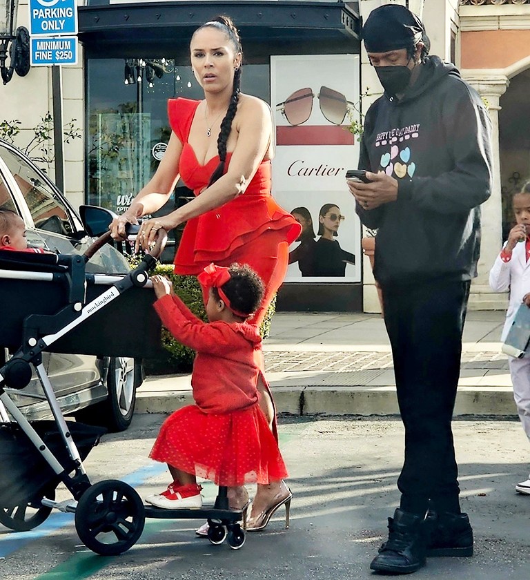 Nick Cannon Bonds With Bre Tiesi & Son Legendary On Valentine’s Day – Hollywood Life