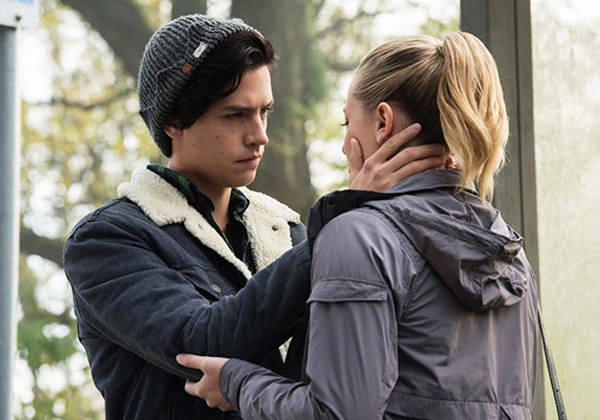 ‘Riverdale’: Betty & Jughead Kiss — Show’s Stars Break Down New Romance ...