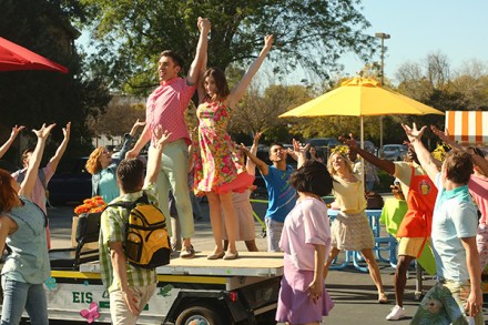 [PICS] ‘The Middle’ New Photos: First Look At Sue & Brad’s Musical ...