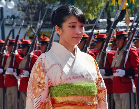 Princess Mako: Photos Of The Former Japanese Royal – Hollywood Life