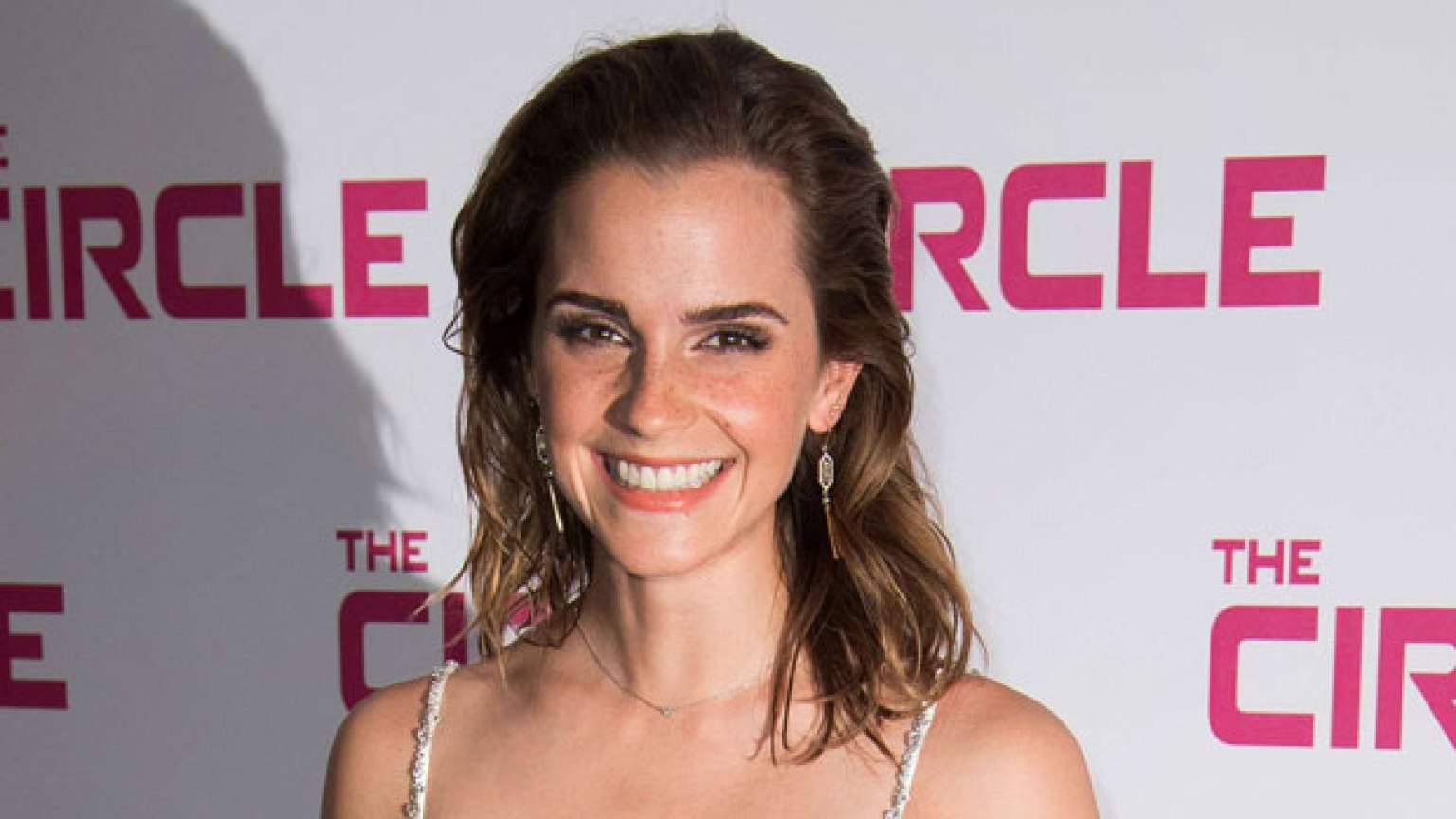 See Emma Watson’s Cleavage In Fairytale Gown At ‘Circle’ Premiere ...