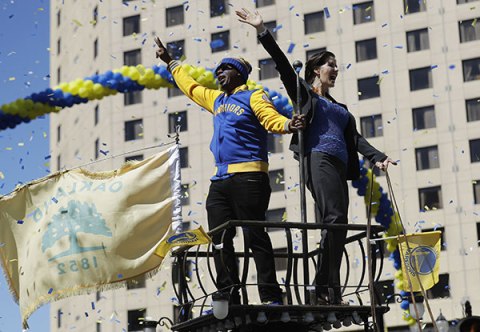 Golden State Warriors Parade: Photos From The Celebration – Hollywood Life