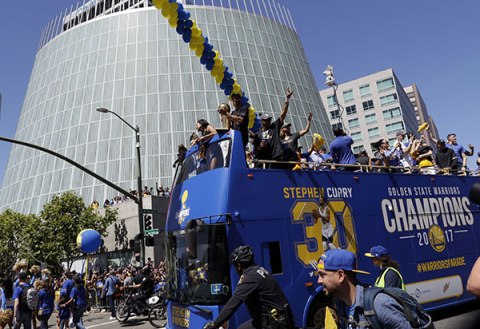 Golden State Warriors Parade: Photos From The Celebration – Hollywood Life