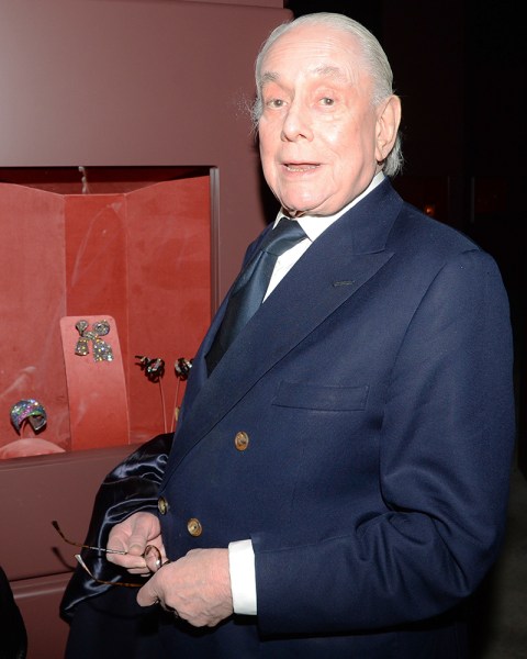 Kenneth Jay Lane Photos: See Pics Of The Jewelry Designer – Hollywood Life