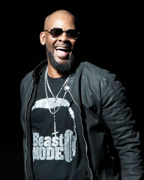 R. Kelly: Photos Of The R&B Singer – Hollywood Life