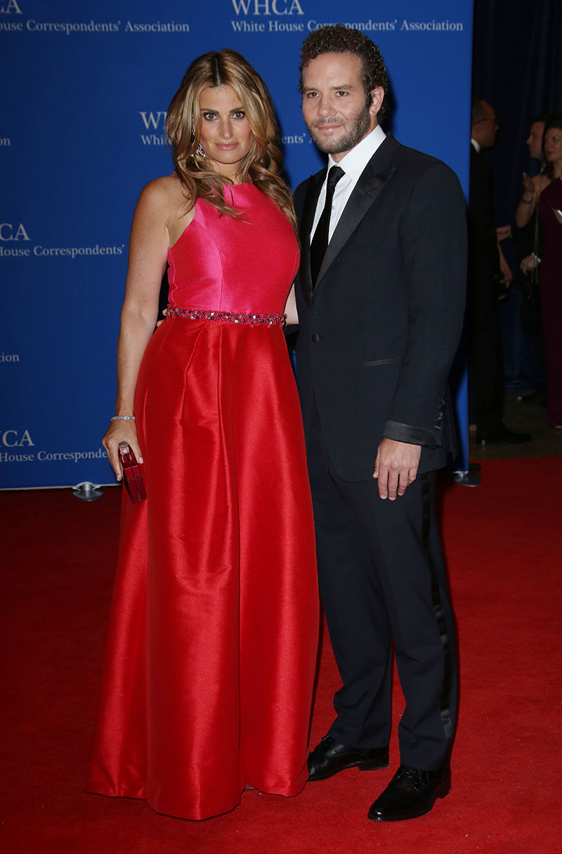 Aaron Lohr & Idina Menzel: Photos Of The Couple – Hollywood Life