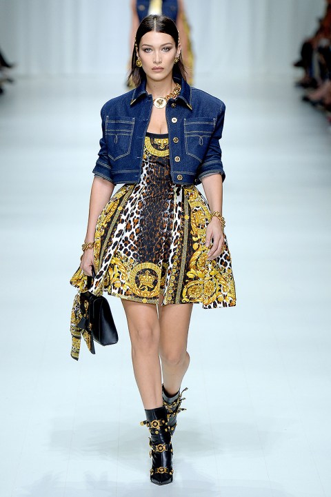 Versace Show In Milan: Original Supers Cindy Crawford & Naomi Campbell ...