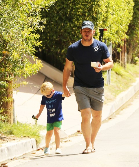 Jack Pratt with Chris & Anna Faris: New Pics – Hollywood Life