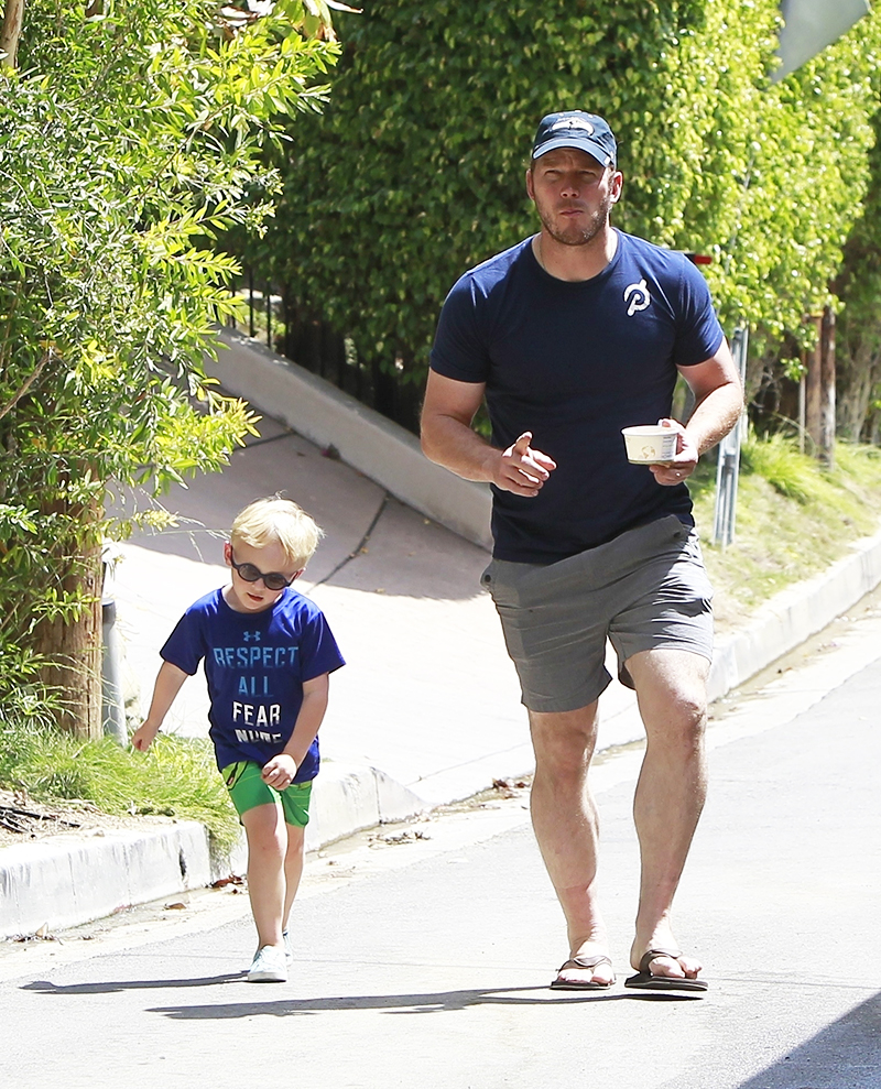 Jack Pratt with Chris & Anna Faris: New Pics – Hollywood Life