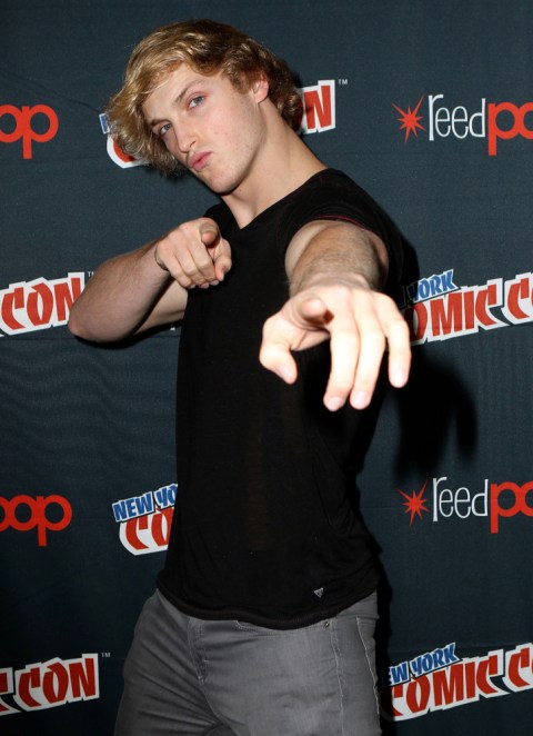 Logan Paul: PICS of the YouTube Star – Hollywood Life