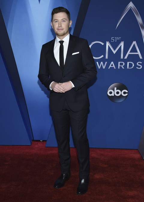 2017 CMAs Red Carpet Photos — See The CMA Awards Arrivals – Hollywood Life