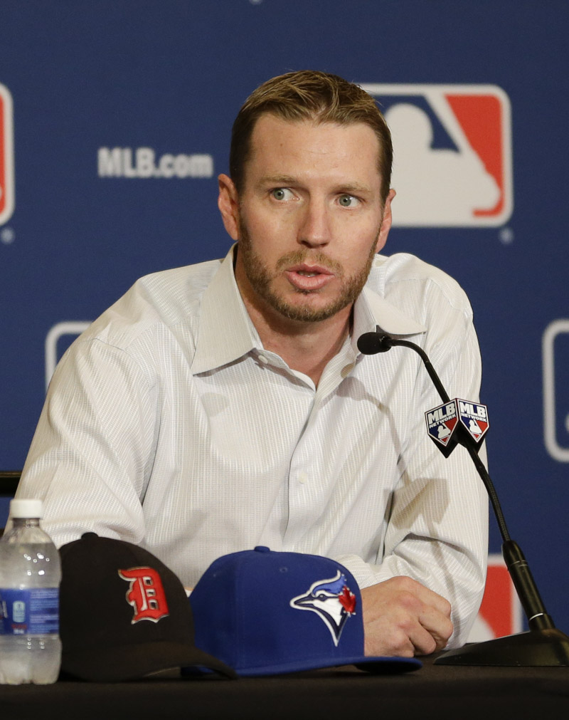 Roy Halladay Photos: Baseball Star’s Life In Pictures – Hollywood Life