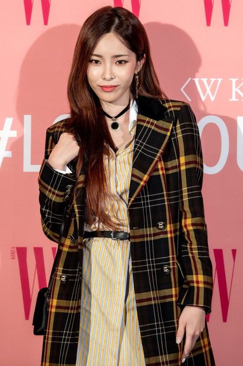 Heize: Photos Of The K-Pop Rapper – Hollywood Life