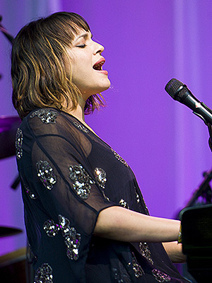 Norah Jones: Photos Of The Singer – Hollywood Life