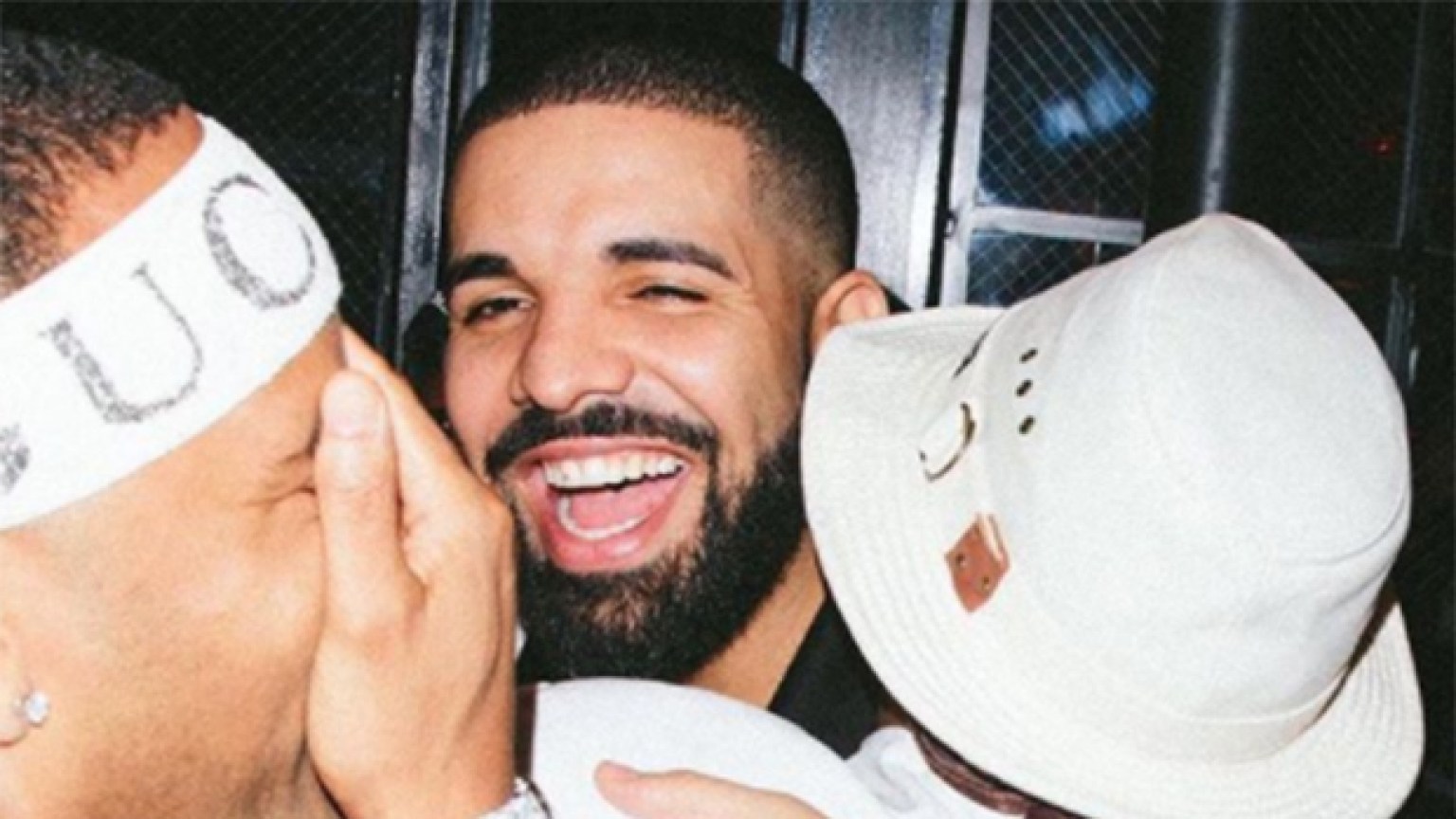 Drake Has Dirty Teeth? He Fires Back At Fan Who Calls Him Out For It ...