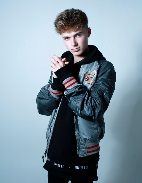 HRVY: Photos Of The Singer – Hollywood Life