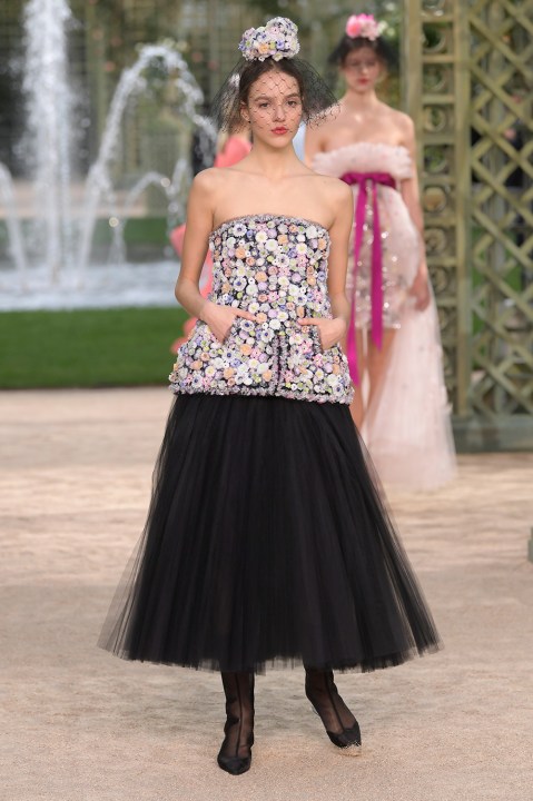 Chanel Couture: Spring / Summer 2018 Collection — SEE PICS – Hollywood Life