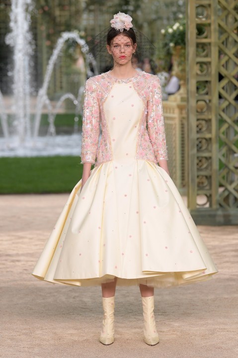Chanel Couture: Spring / Summer 2018 Collection — SEE PICS – Hollywood Life