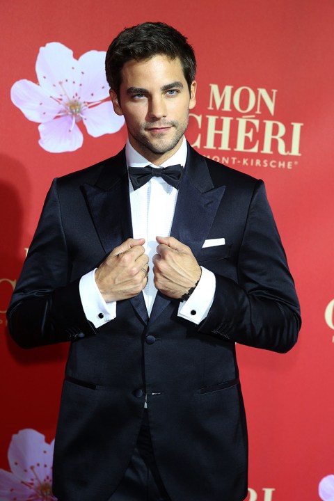 Brant Daugherty: Photos Of The ‘Pretty Little Liars’ Actor – Hollywood Life