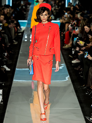 Moschino Fall/Winter 2018 Runway Show — PICS – Hollywood Life