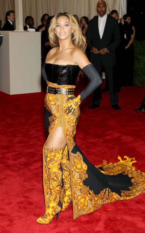 Red Carpet Slit Dresses: Photos Of Celebs In The Look – Hollywood Life