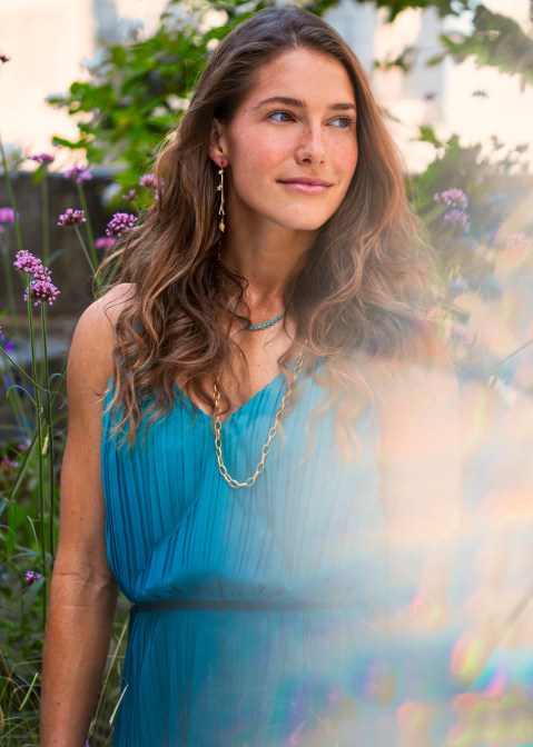 Caroline Jones — Pics Of The Singer – Hollywood Life