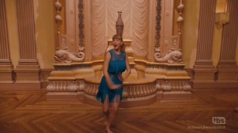 Taylor Swift’s Video For ‘Delicate’: Photos OF The Footage – Hollywood Life