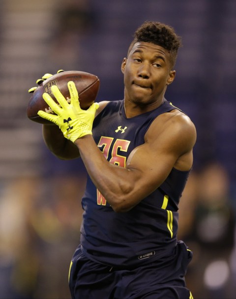 Zay Jones: See Pics The Of Buffalo Bills Wide Receiver – Hollywood Life